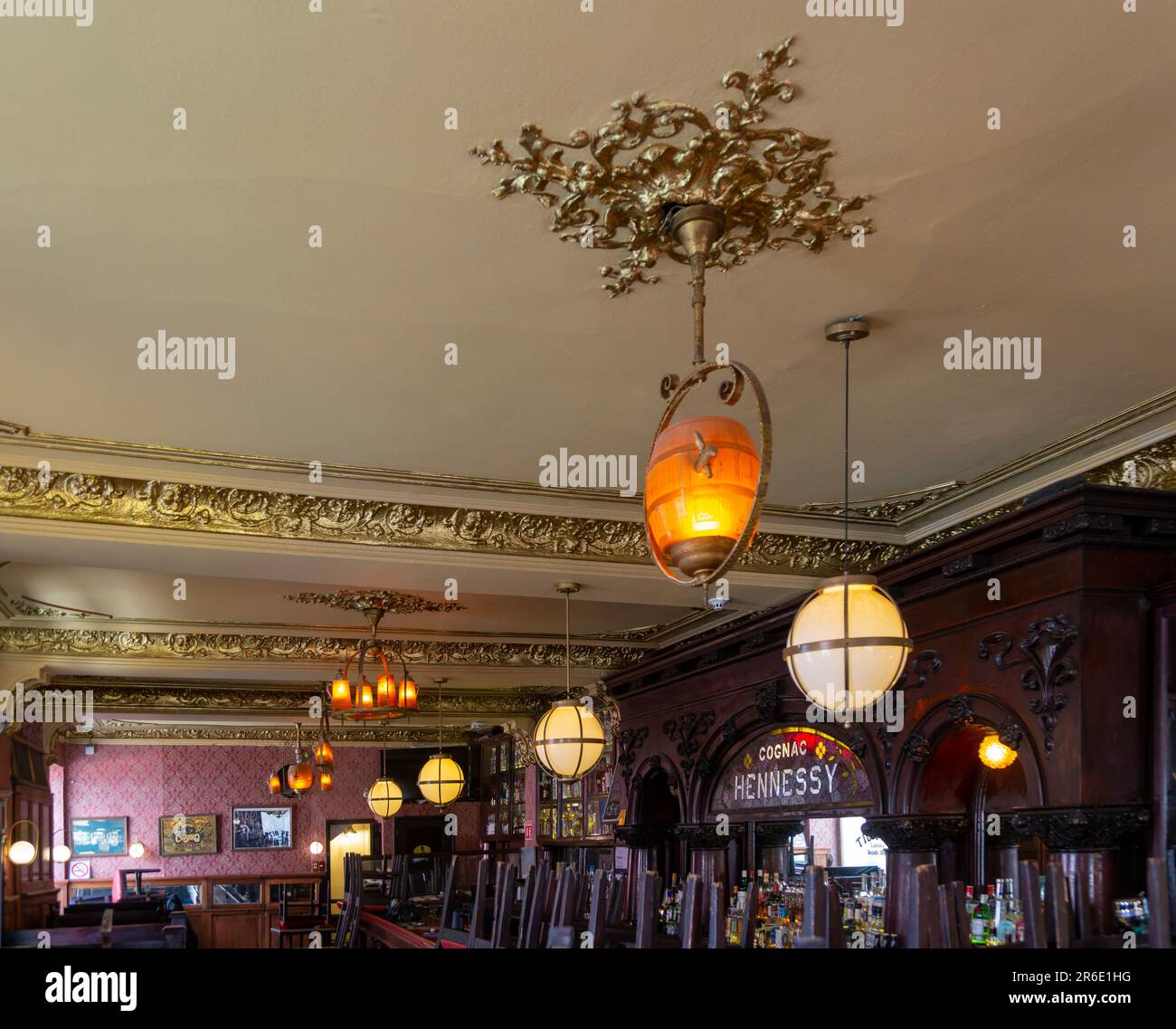 Interior of historic Cantina Tio Pepe bar, Independencia, Mexico City ...
