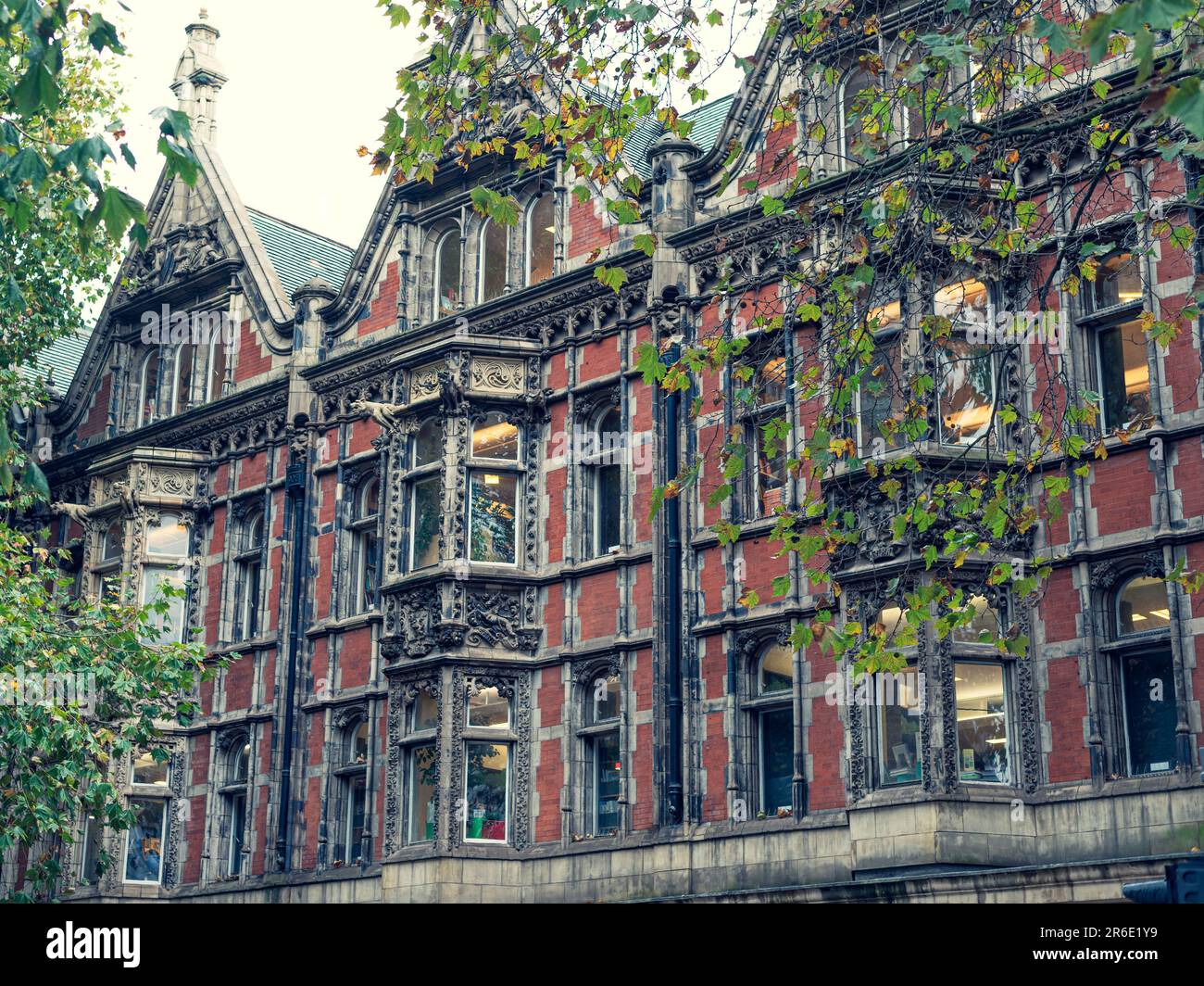 Victorian arched windows hi-res stock photography and images - Alamy