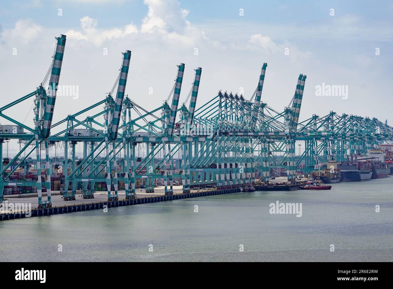 Harbor cargo cranes shipping port equipment, Industrial port crane ...