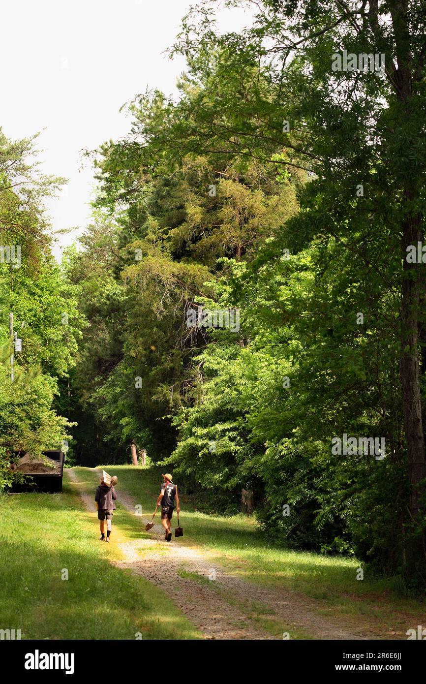 workers spread lime over fields at the farm at Circle Acres Stock Photo ...