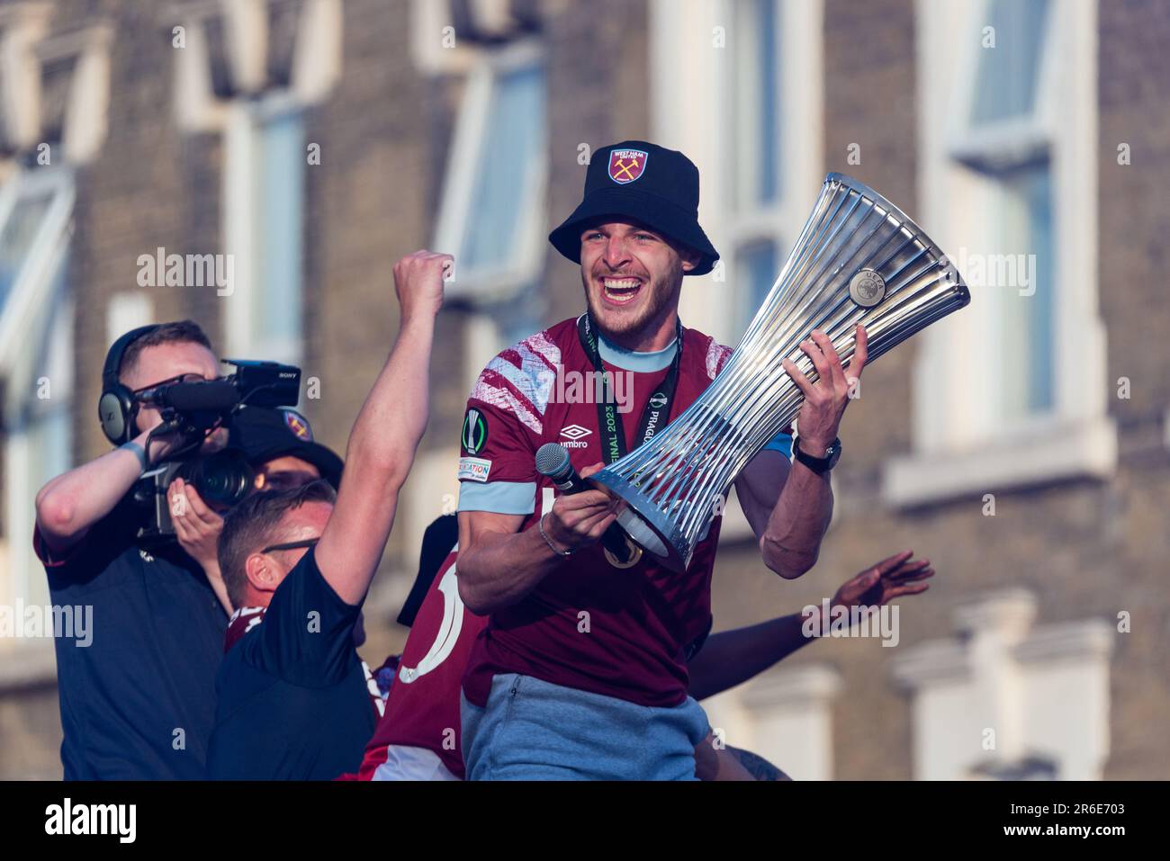 Declan Rice with trophy at West Ham Utd football team's open top bus ...