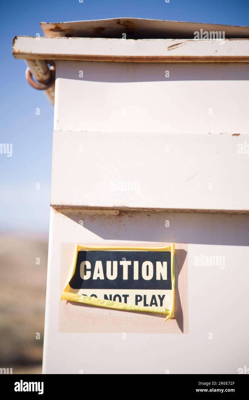 Do Not Play sign of the side of a dumpster Stock Photo - Alamy