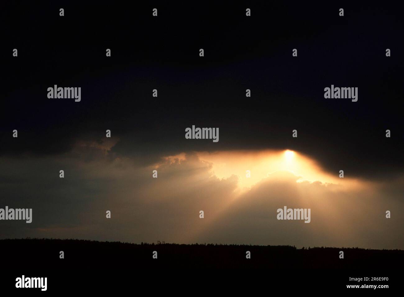 Setting rain hi-res stock photography and images - Alamy