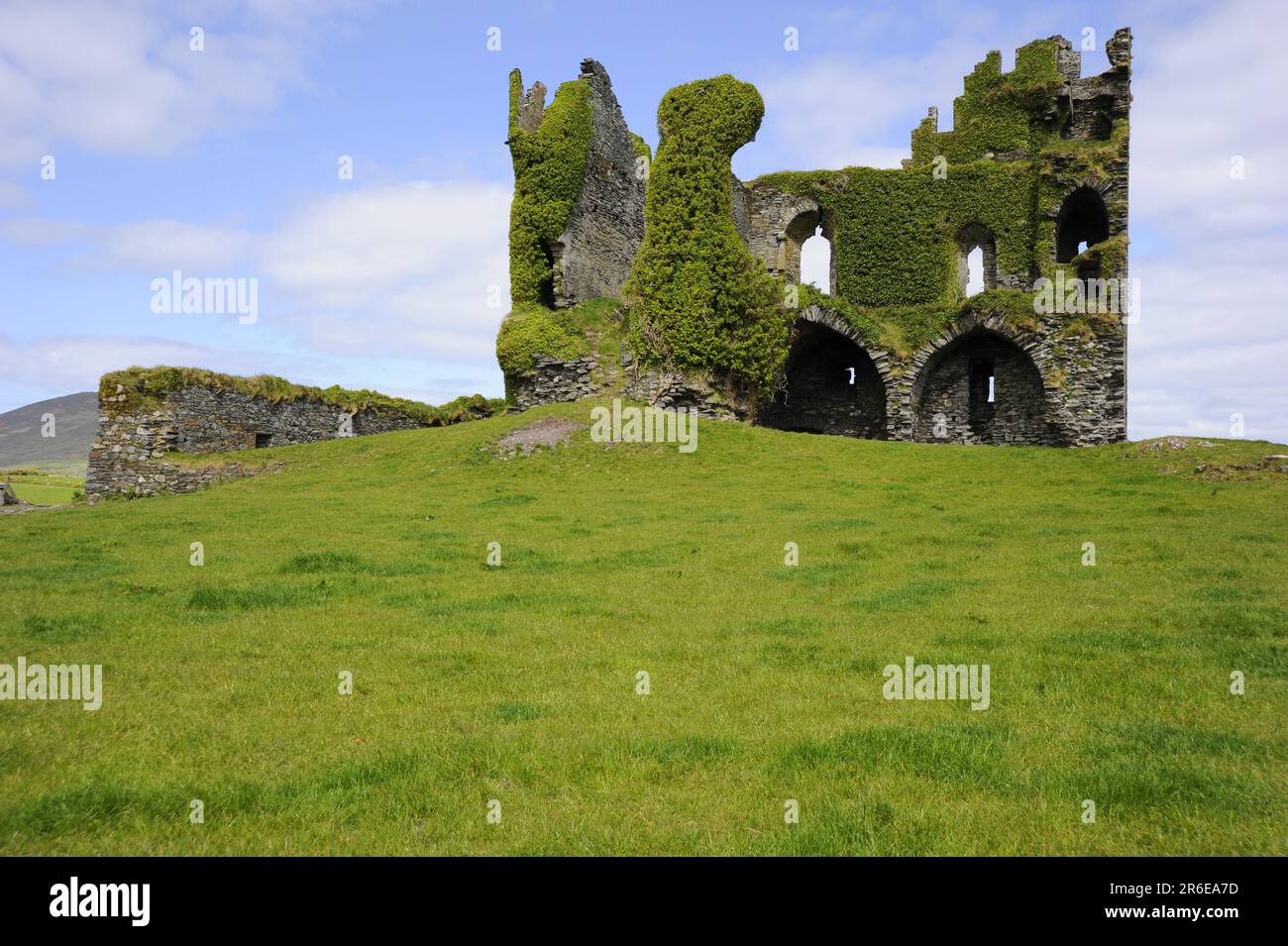Ballycarbery Castle, Castle Ruins, Iveragh Peninsula, Ring of Kerry ...