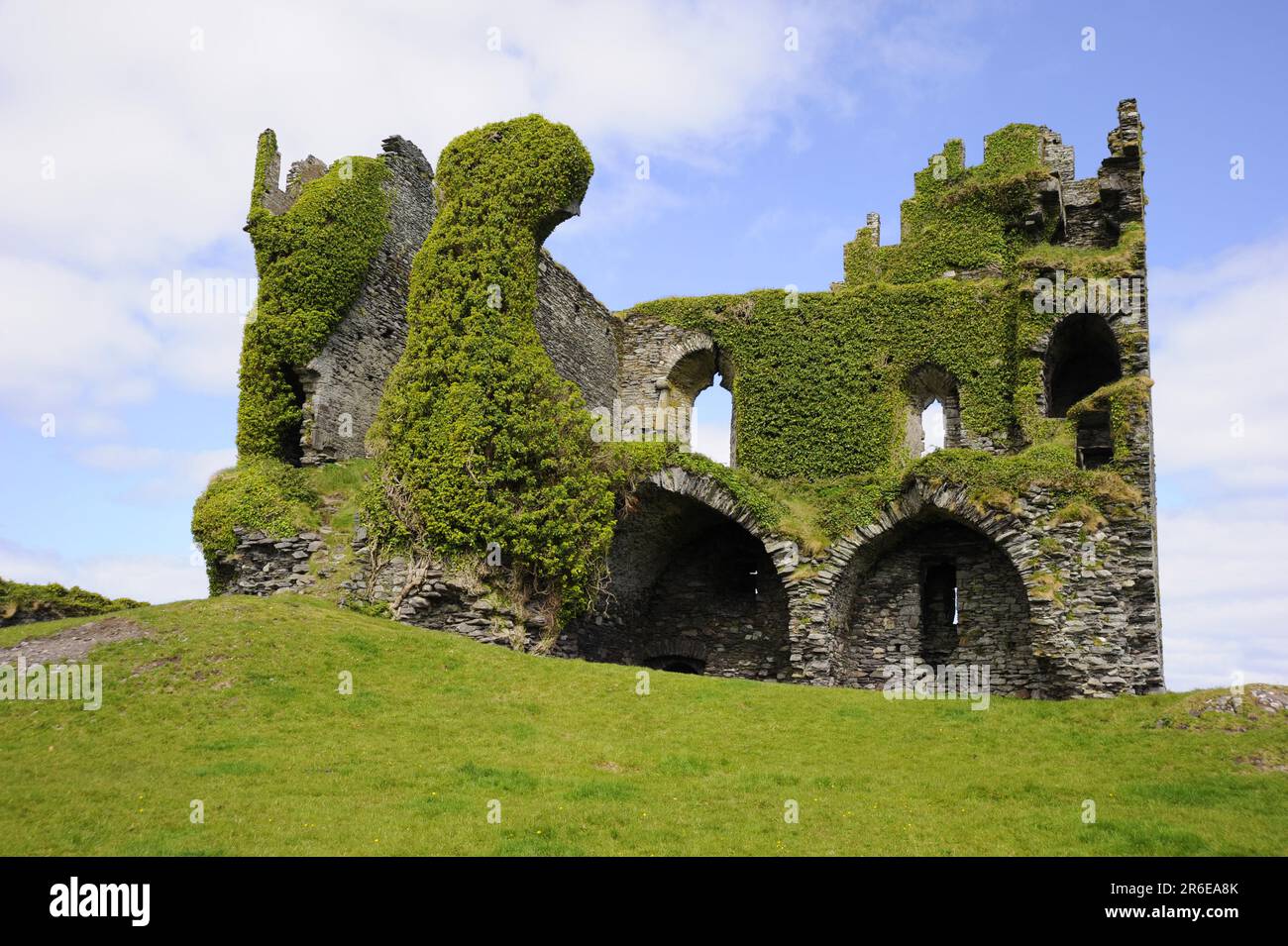 Ballycarbery Castle, Castle Ruins, Iveragh Peninsula, Ring of Kerry ...