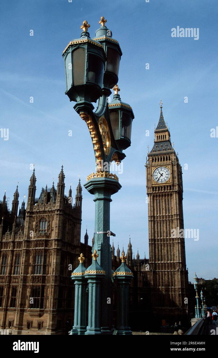 Street lamp in front of Big Ben and the Houses of Parliament, London ...