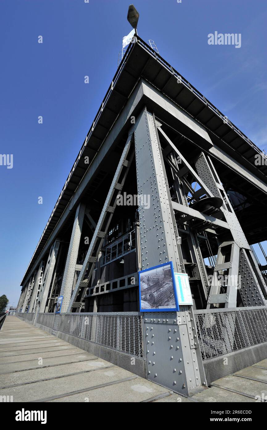 Loading lift hi-res stock photography and images - Alamy