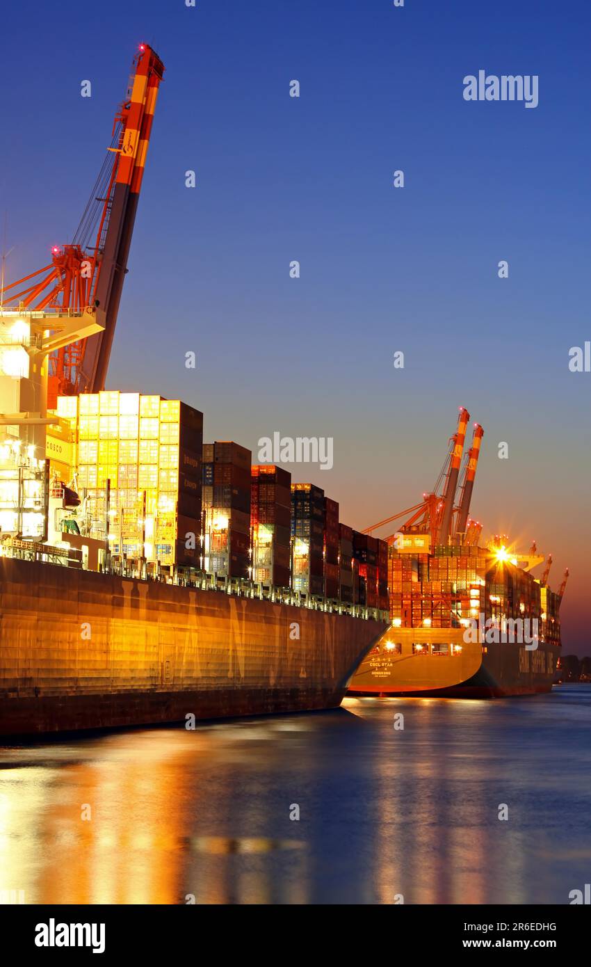 Hanjin Korea and CSCL Star at Eurokai Hamburg in the evening, Hanjin Korea and CSCL Star at ...