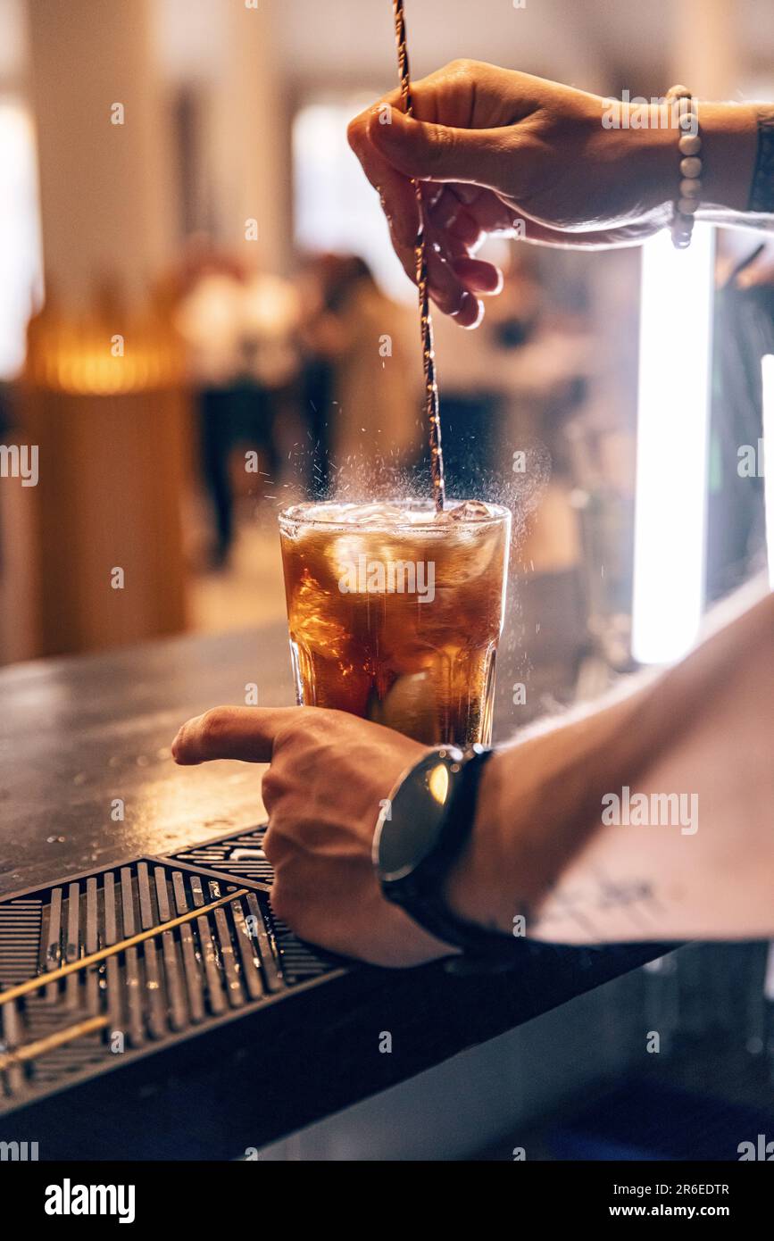 Nightlife bar counter working hi-res stock photography and images - Alamy