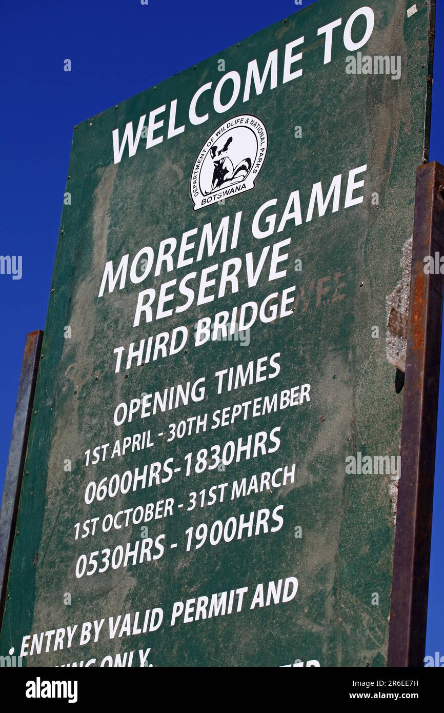Schild Third Bridge im Moremi Game Reserve, Botswana, signpost Third ...