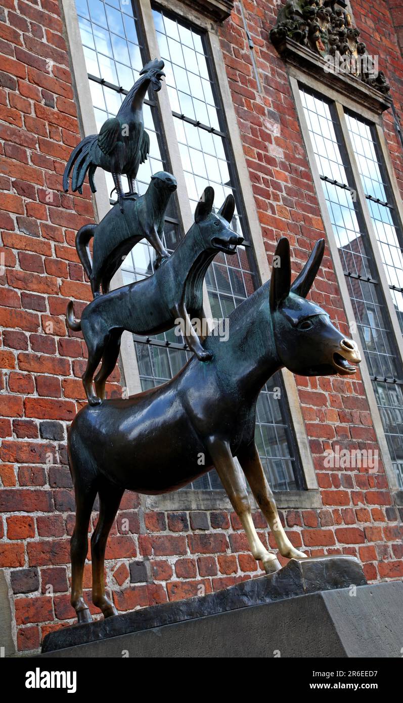 Statue of the Bremen Town Musicians, Bremen, famous Town Musicians of ...