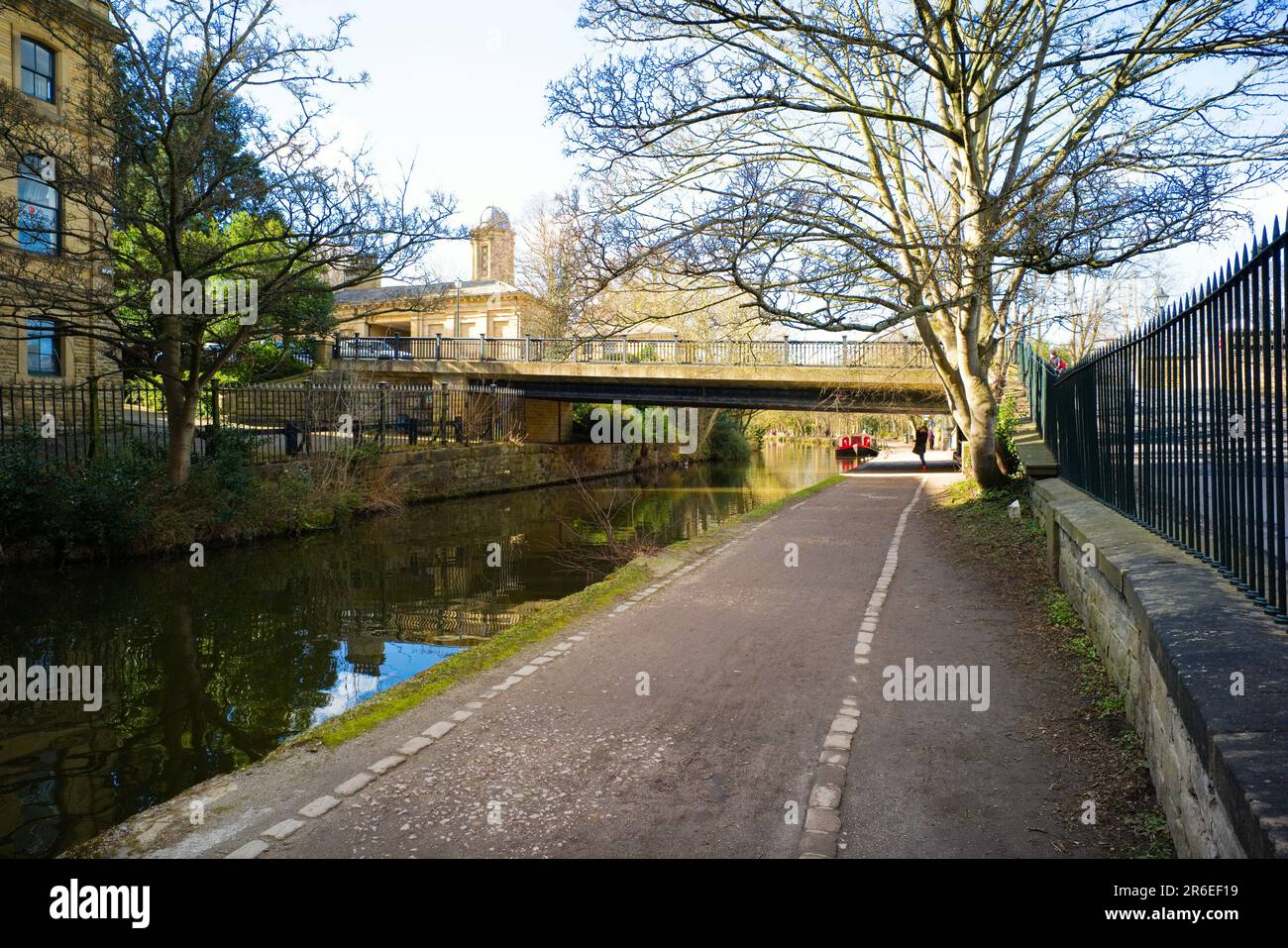 The Leeds and Liverpool canal at Saltaire Stock Photo - Alamy