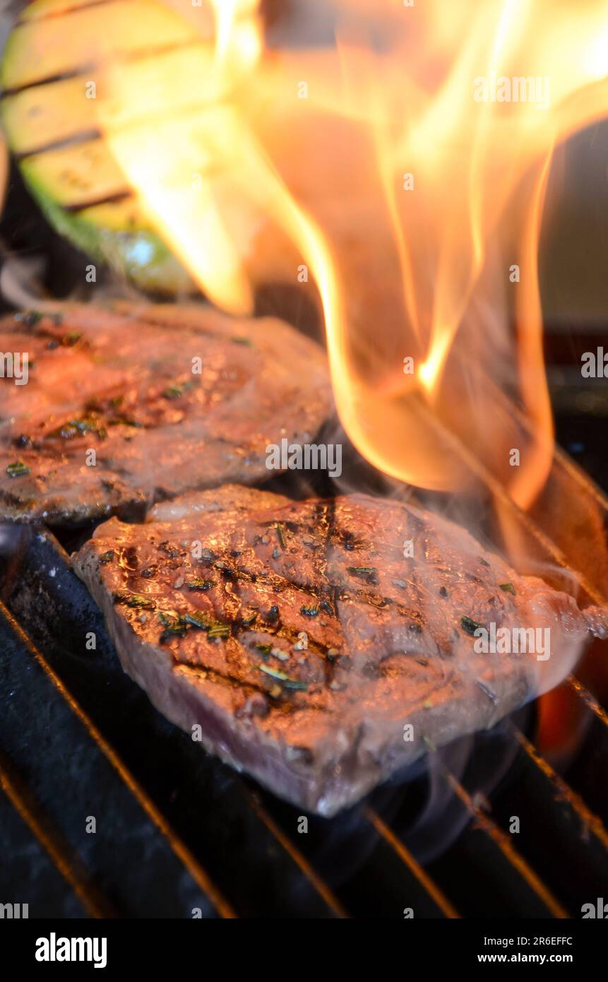 Closeup searing steak on grill hi-res stock photography and images - Alamy