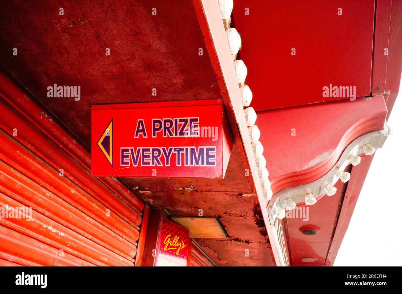 A prize everytime lettering at an amusement arcade in Scarborough Stock ...