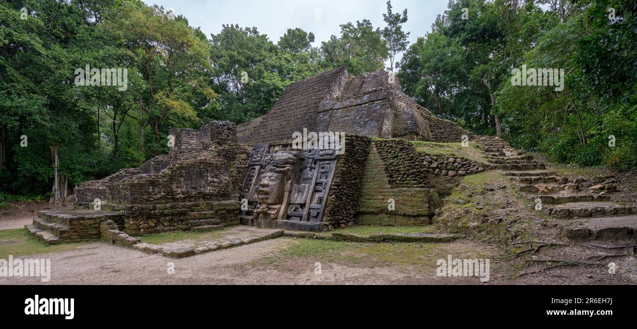 The Mayan ruins of Lamanai Stock Photo - Alamy