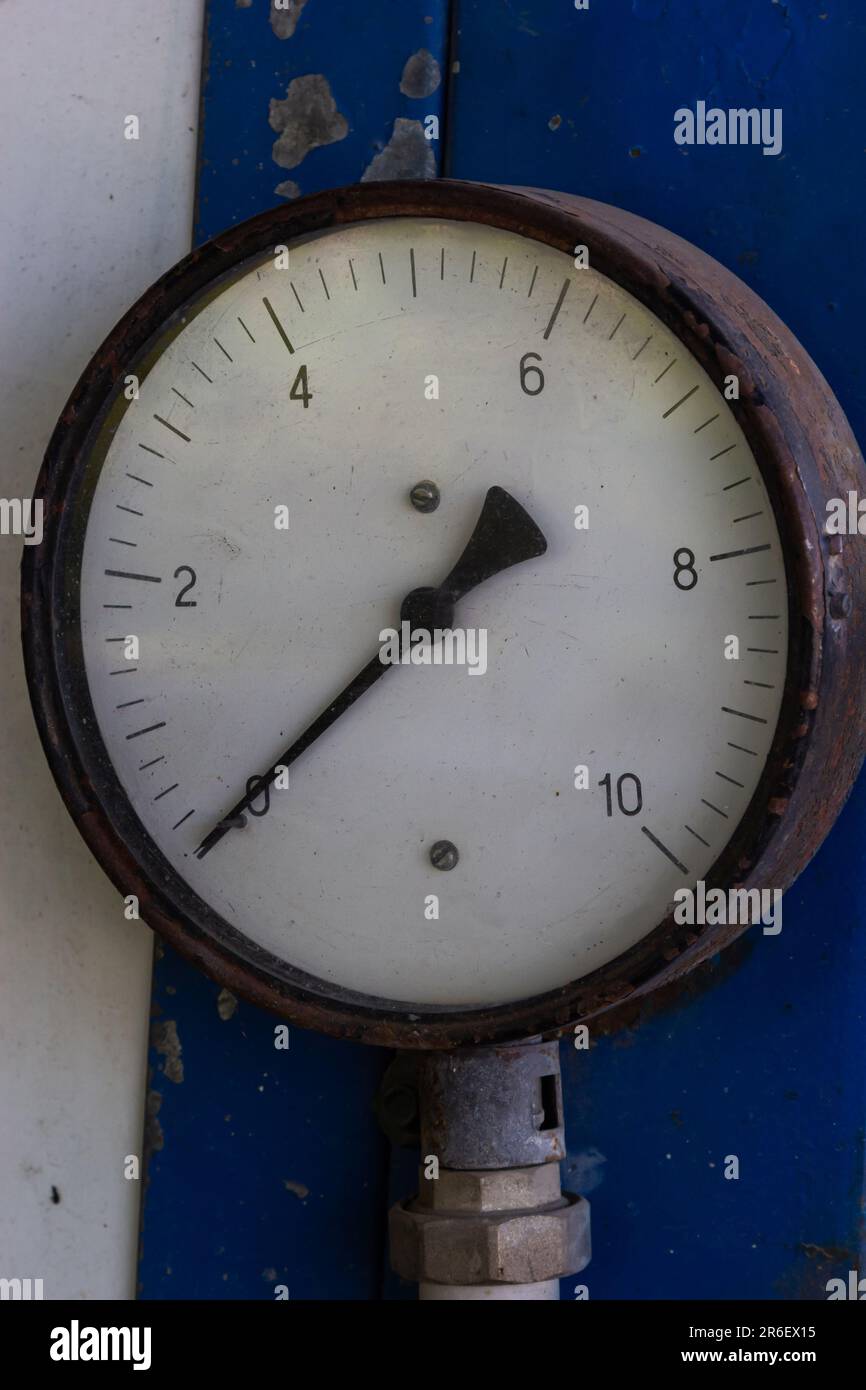 Old round manometer with scale and arrows close-up Stock Photo - Alamy