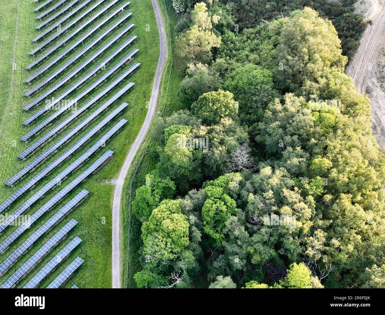 A large-scale solar farm set in a countryside environment Stock Photo ...