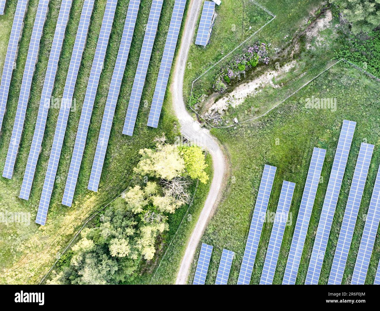 A large-scale solar farm set in a countryside environment Stock Photo - Alamy