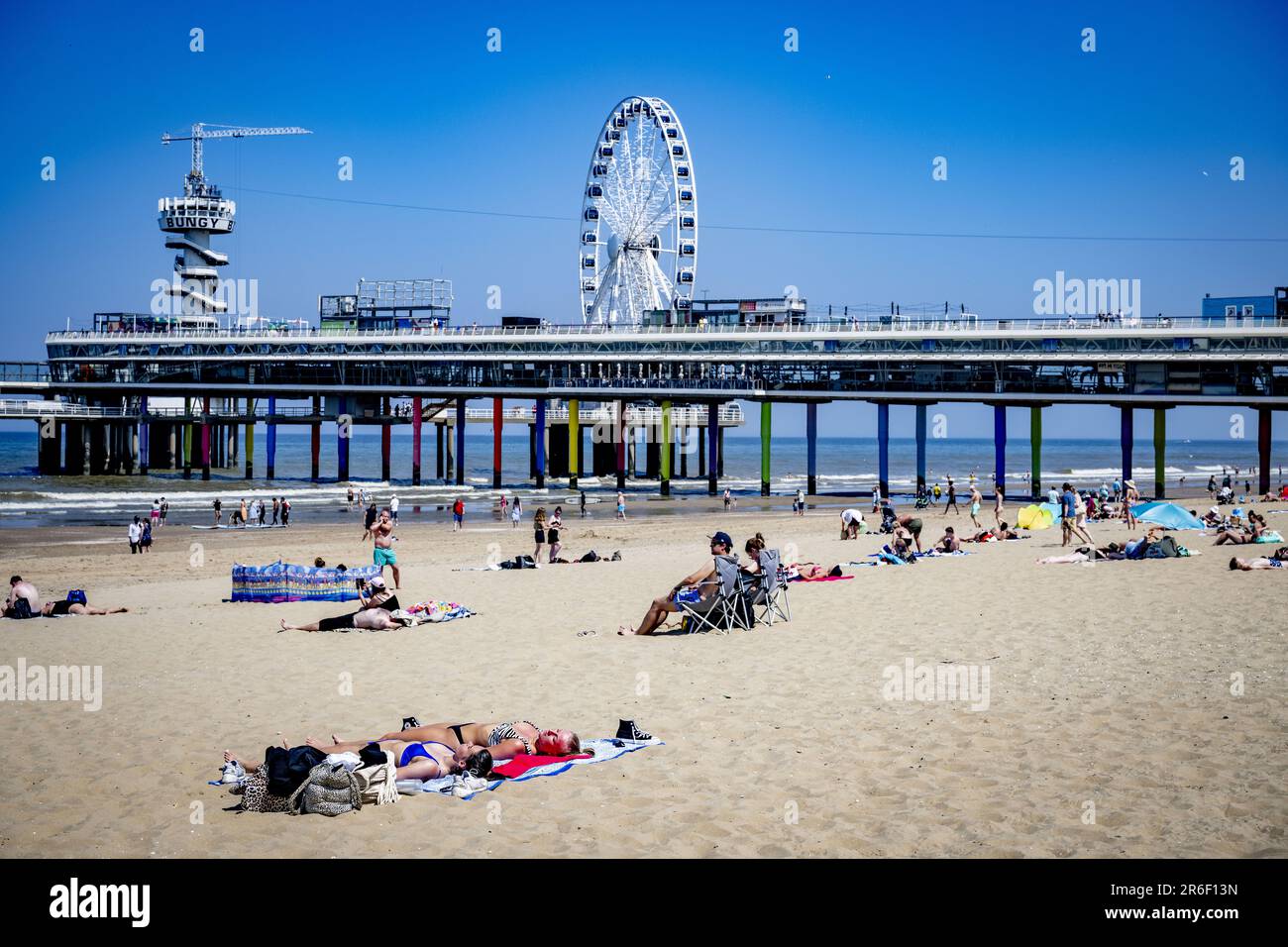 SCHEVENINGEN - Beachgoers enjoy the beautiful weather on the beach of ...