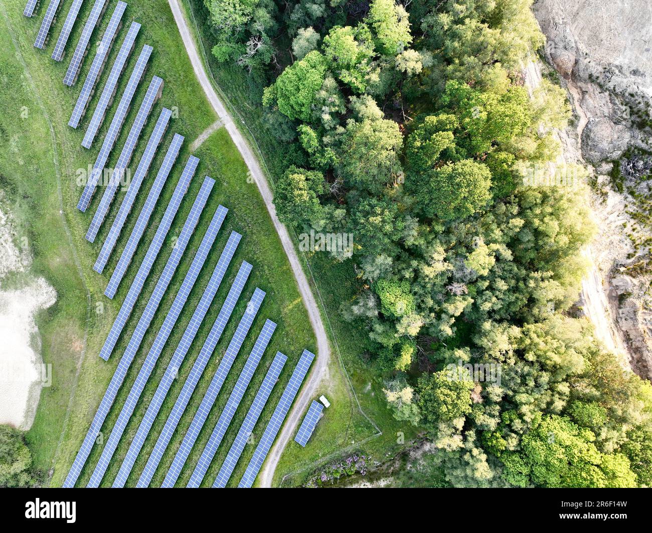 A large-scale solar farm set in a countryside environment Stock Photo ...