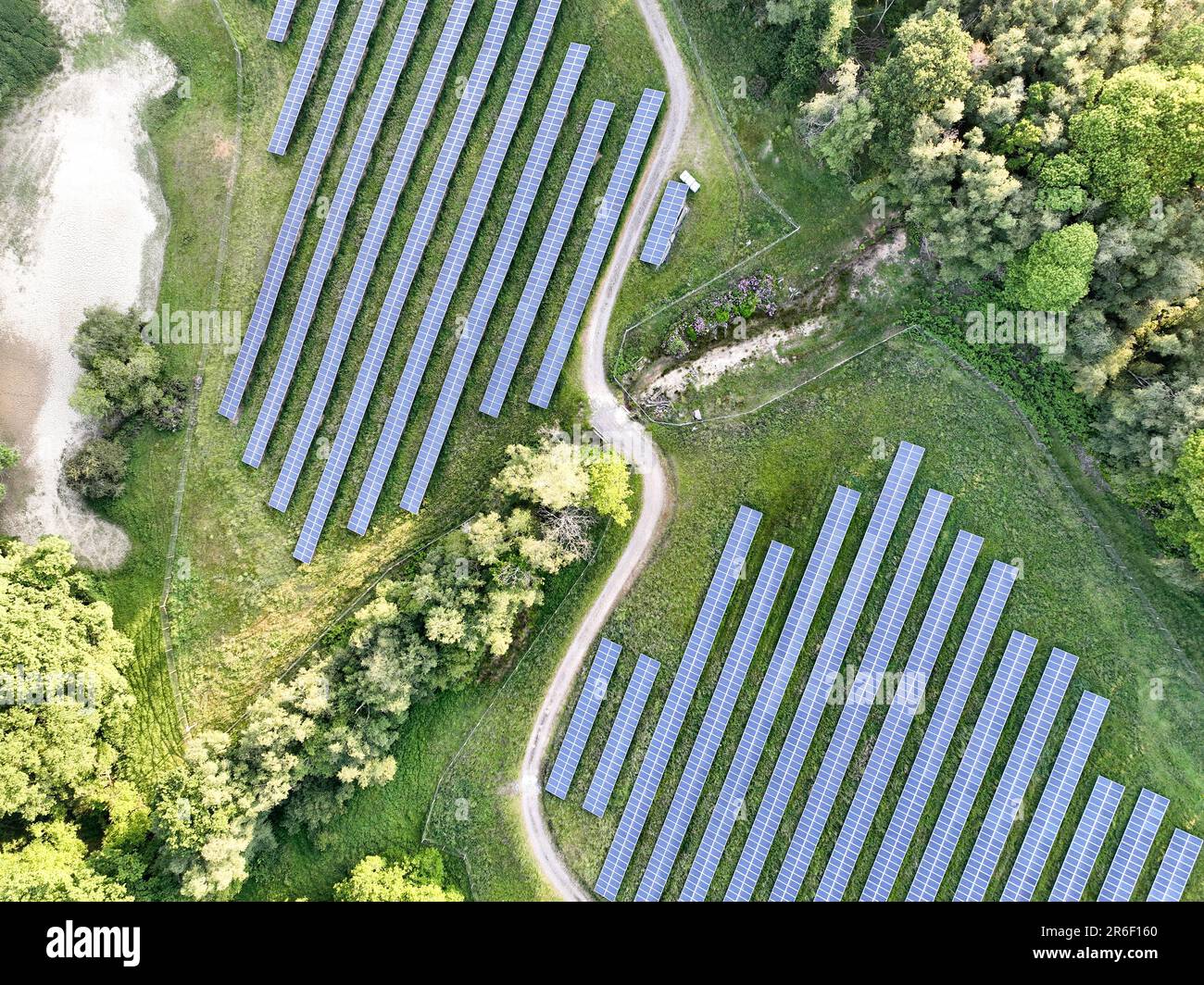 A large-scale solar farm set in a countryside environment Stock Photo - Alamy