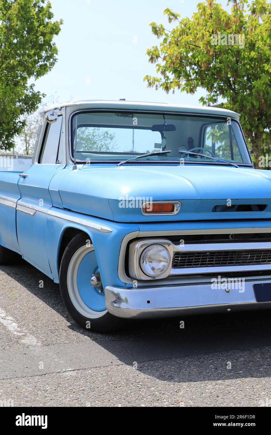 Antique blue pick up hi-res stock photography and images - Alamy