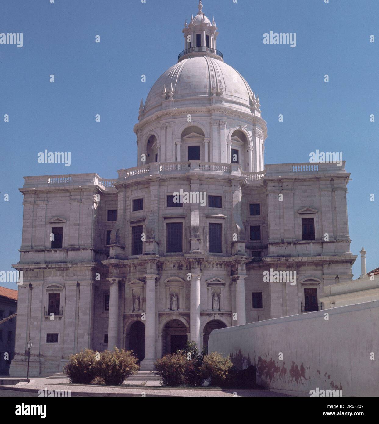 BASILICA DE STA ENGRACIA - FOTO AÑOS 60. Location: BASILICA DE SANTA ...