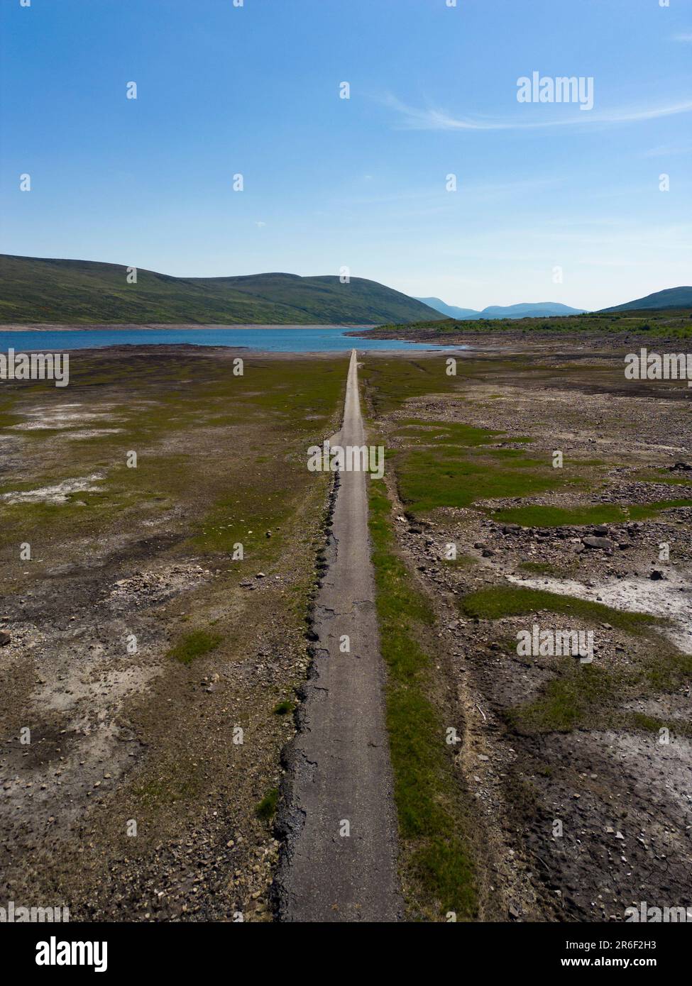 Garve, Scotland, UK. 9th June 2023. Low water levels in Loch ...