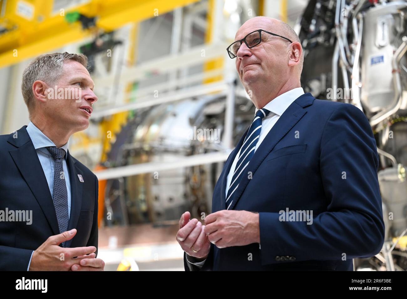 Blankenfelde Mahlow, Germany. 09th June, 2023. Dirk Geisinger (l ...