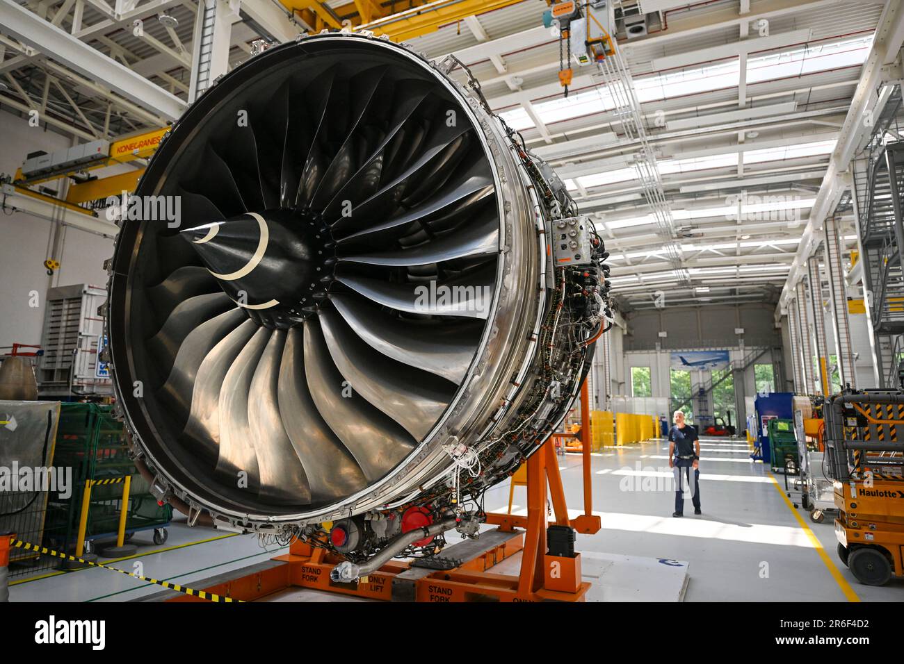 Blankenfelde Mahlow, Germany. 09th June, 2023. An engine for the Airbus ...