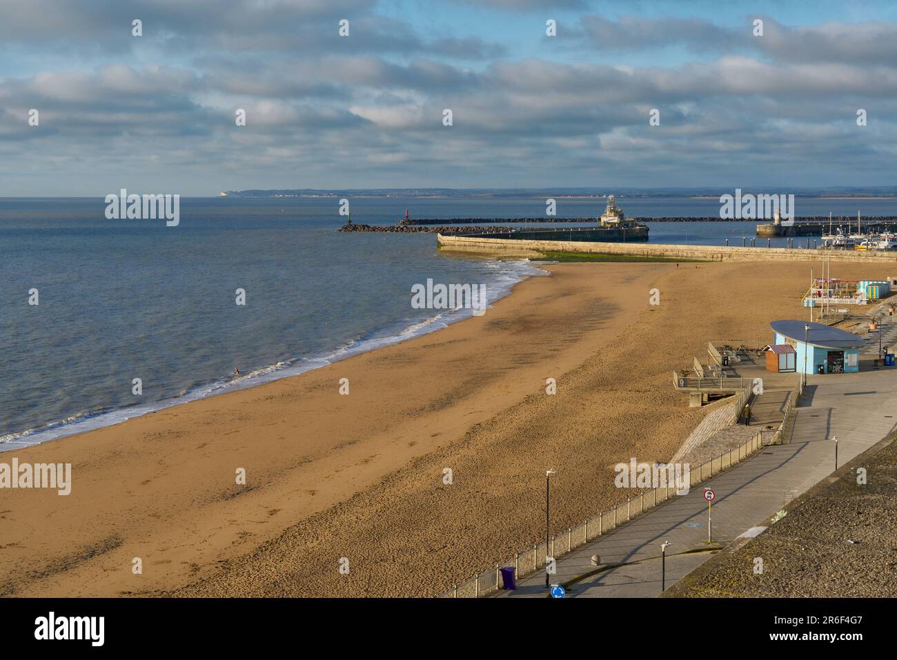 Ramsgate beach sunny hi-res stock photography and images - Alamy