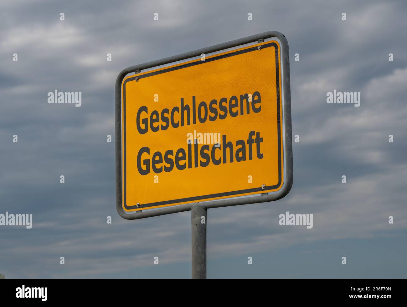 Geschlossene gesellschaft hi-res stock photography and images - Alamy