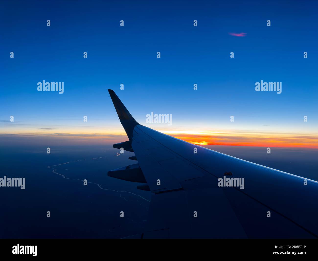 Airplane flying over pink clouds hi-res stock photography and images ...