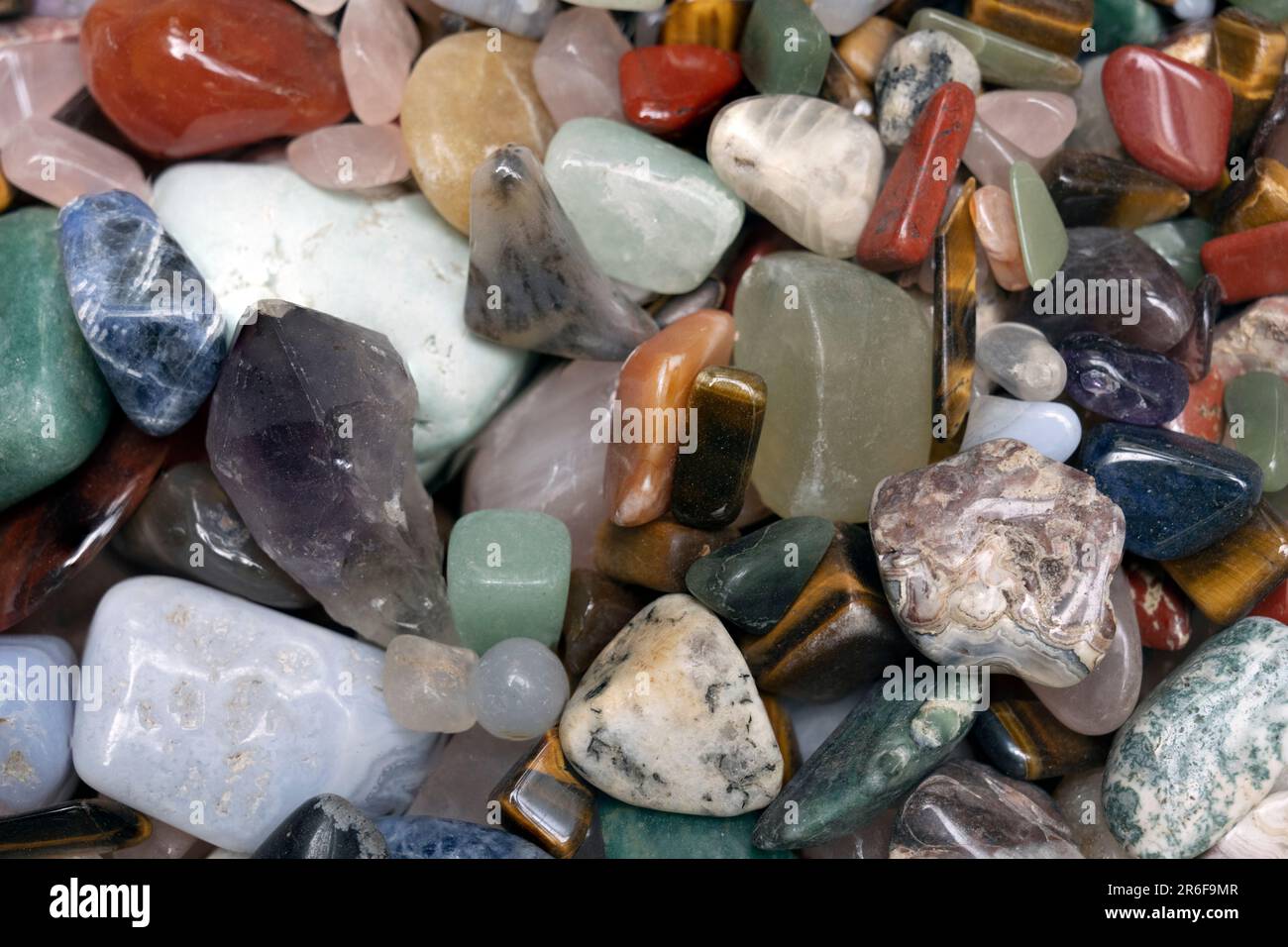 Mineral and gems shop hi-res stock photography and images - Alamy