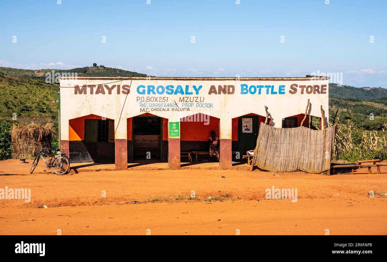Grocery store by the roadsise in a remote town in northern Malawi Stock ...