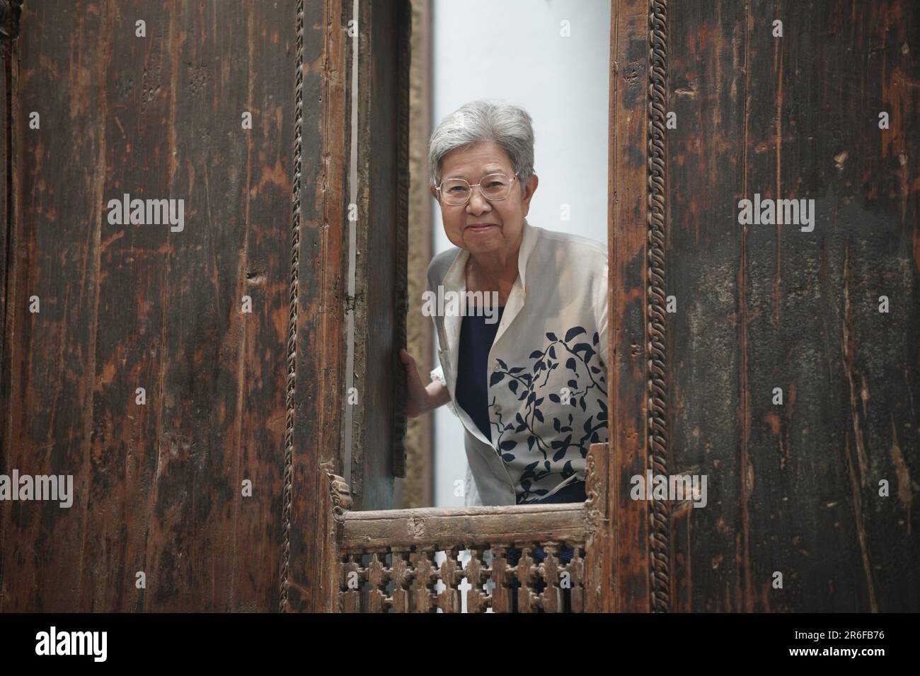 asian old elderly elder senior woman smiling at window Stock Photo - Alamy
