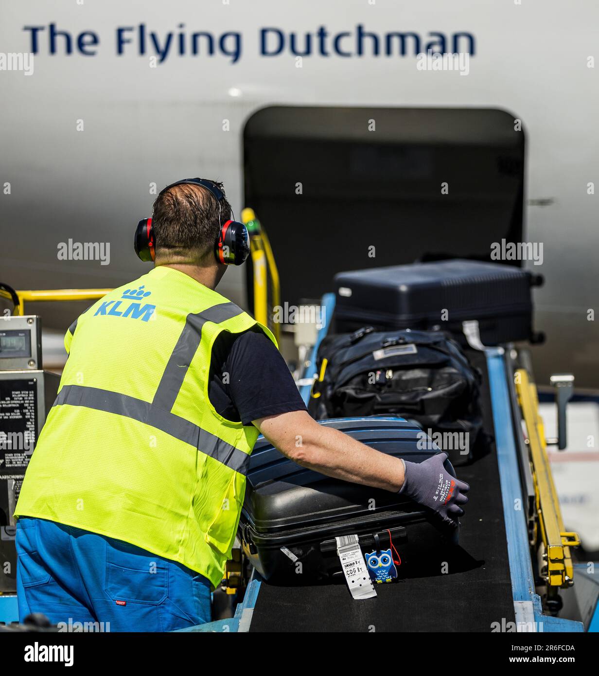 SCHIPHOL - 09/06/2023, KLM baggage handling at Schiphol Airport. ANP ...