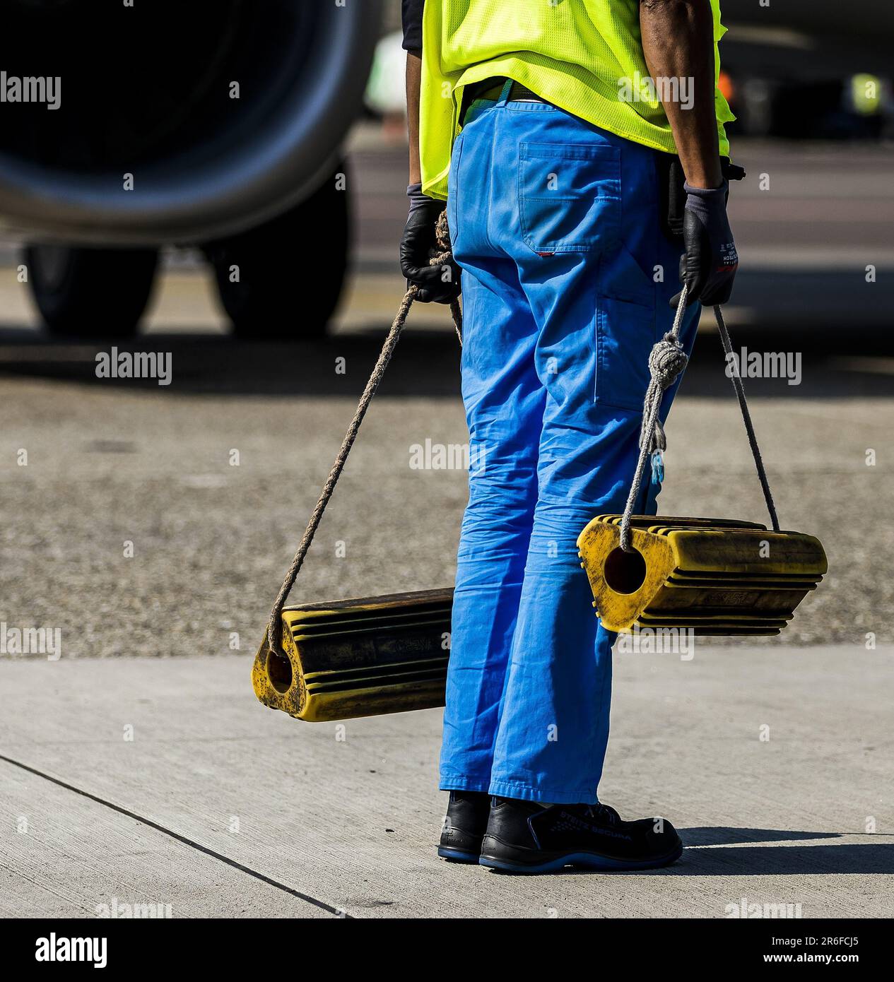 SCHIPHOL - 09/06/2023, KLM staff near an airplane at Schiphol. ANP ...
