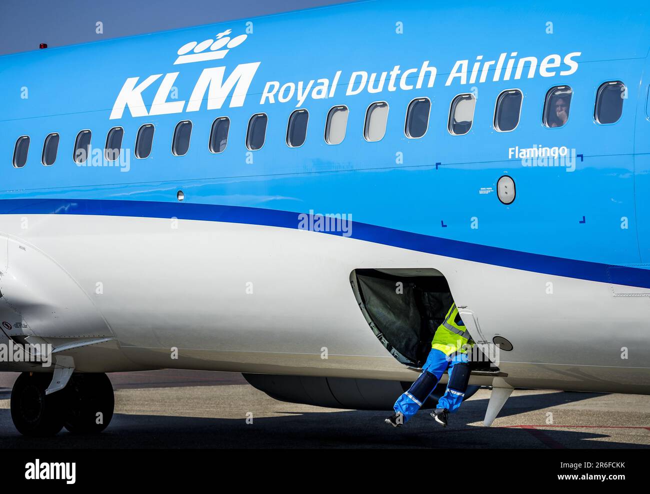 SCHIPHOL - 09/06/2023, KLM staff near an airplane at Schiphol. ANP ...