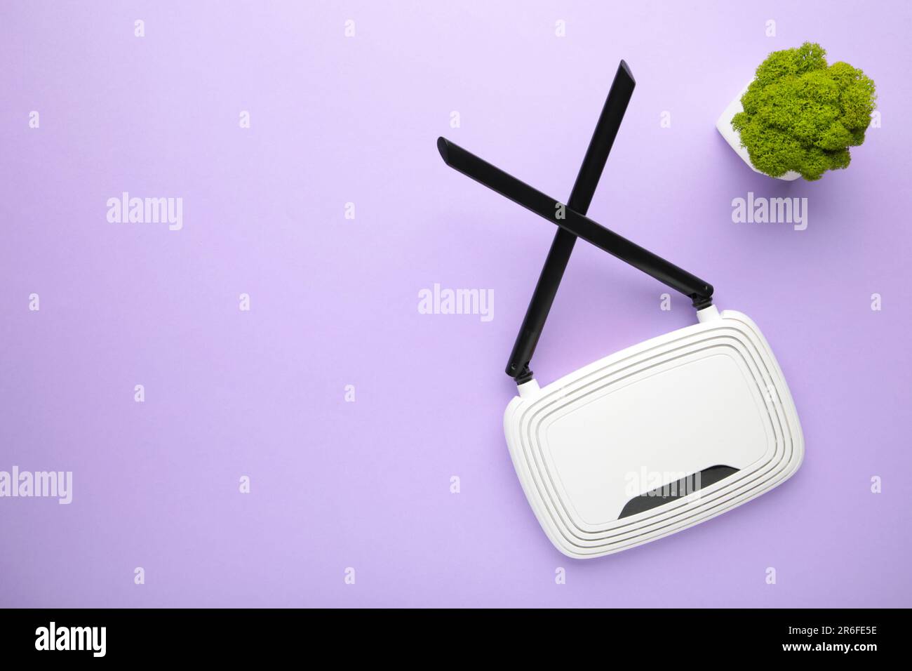 Wireless Wi-Fi router on purple background. Top view Stock Photo - Alamy