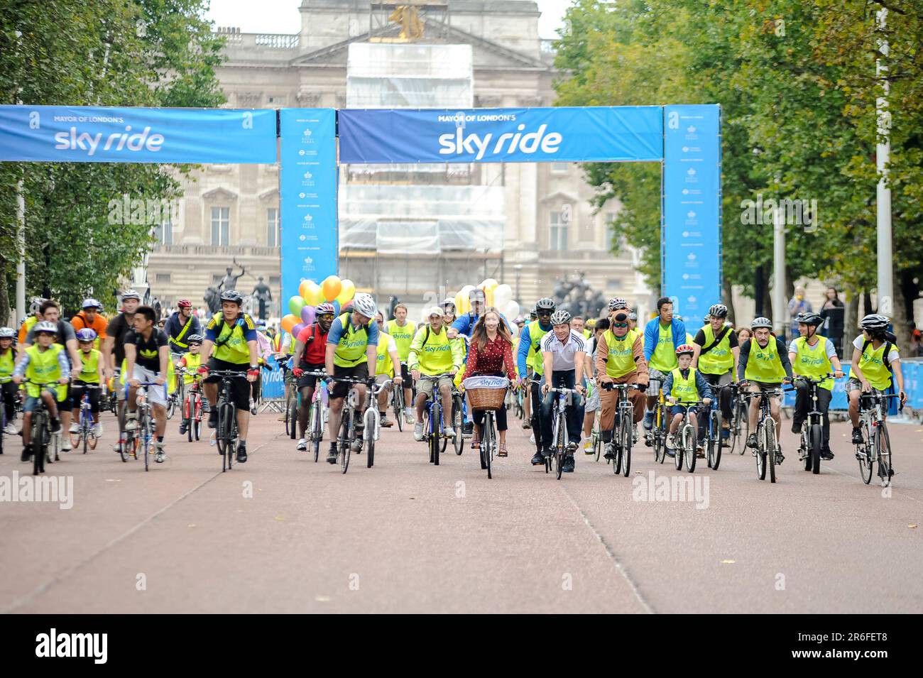 Kelly Brook attends Mayor of London's Skyride at the Mall in London ...