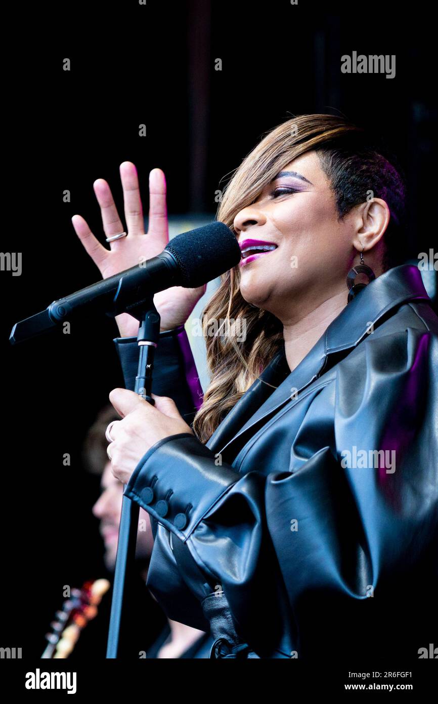 The British singer Gabrielle performing at the Eden Sessions in ...