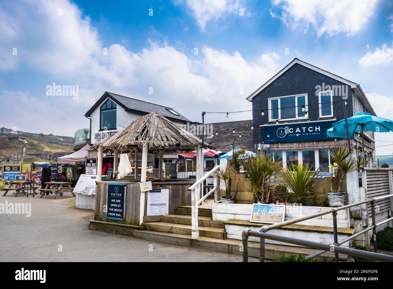 Beachside shops and restaurant in Mawgan Porth in Cornwall in the UK ...