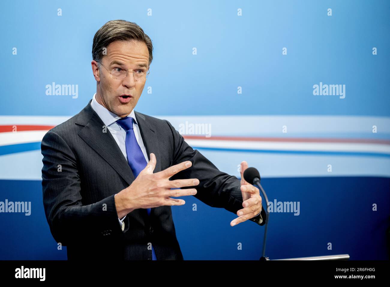 Formal attire pressco hi-res stock photography and images - Alamy