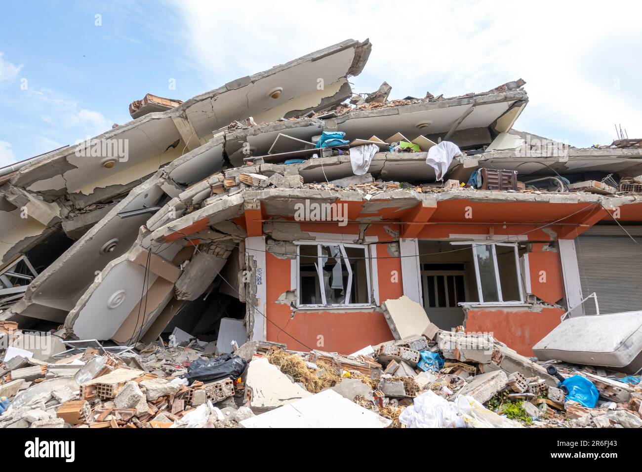 Turkish city earthquake aftermath hi-res stock photography and images ...