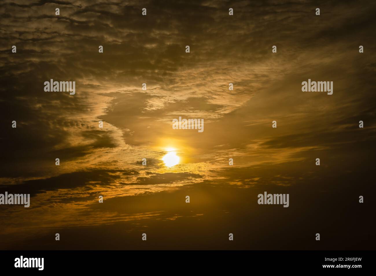 Sun light and scenic dusk hi-res stock photography and images - Alamy