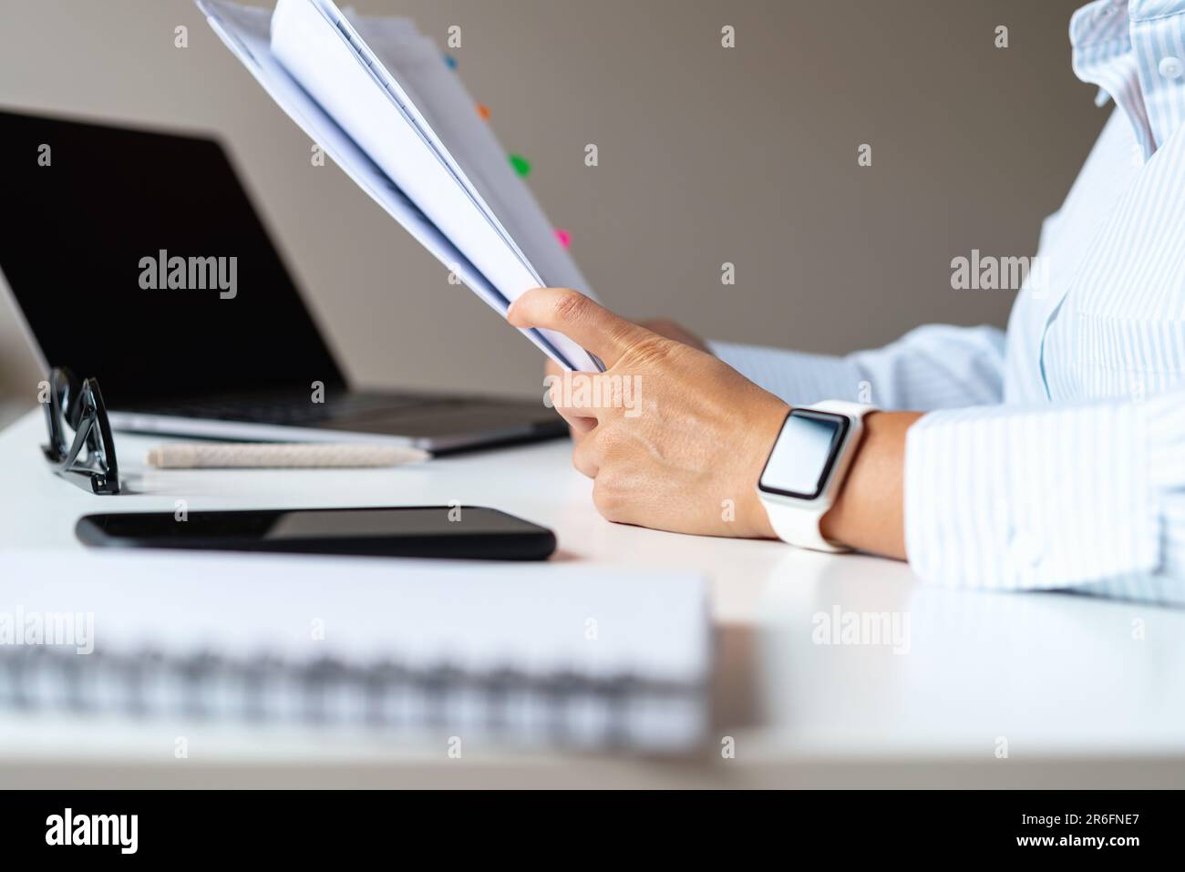 Accountant bank hi-res stock photography and images - Alamy