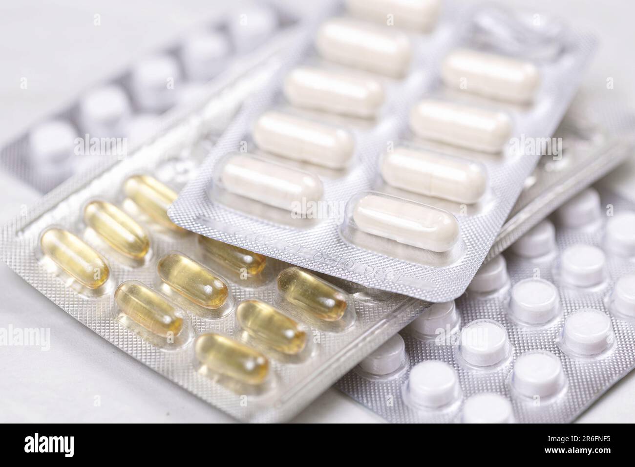 Pillbox shape hi-res stock photography and images - Alamy