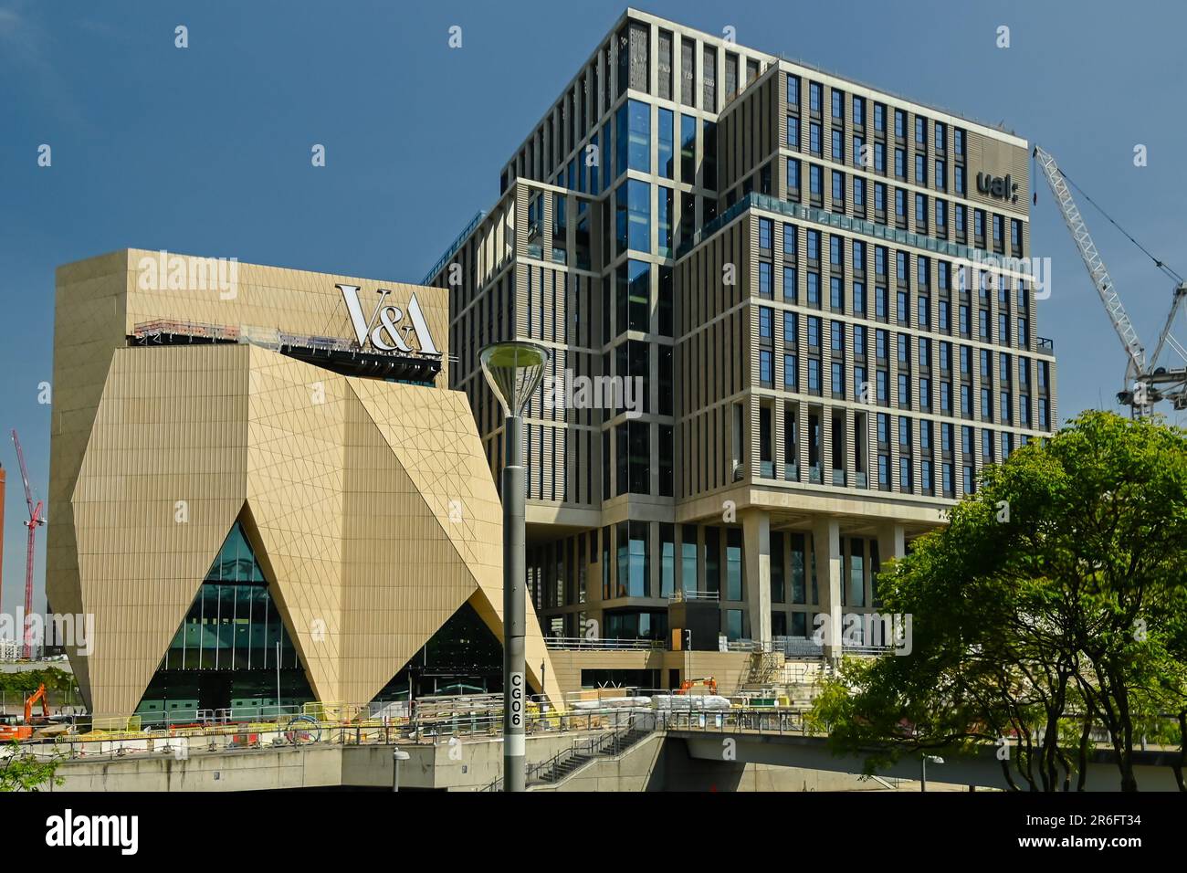 VA UAL’s London College of Fashion under construction, East Bank, Queen ...