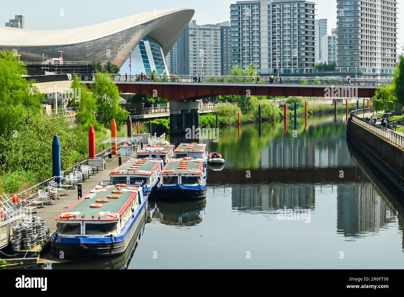 Cruise the different waterways of Queen Elizabeth Olympic Park Stock ...